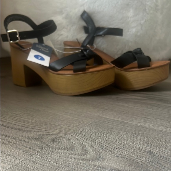 Universal Thread | Shoes | Universal Thread Black Platform Sandals With ...